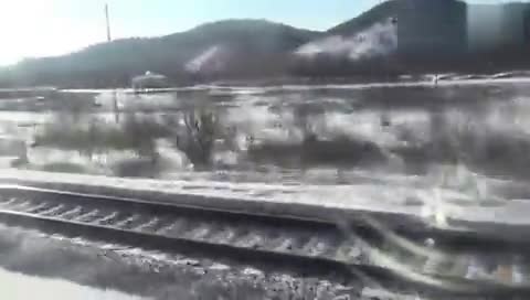 火车撞汽车 视频