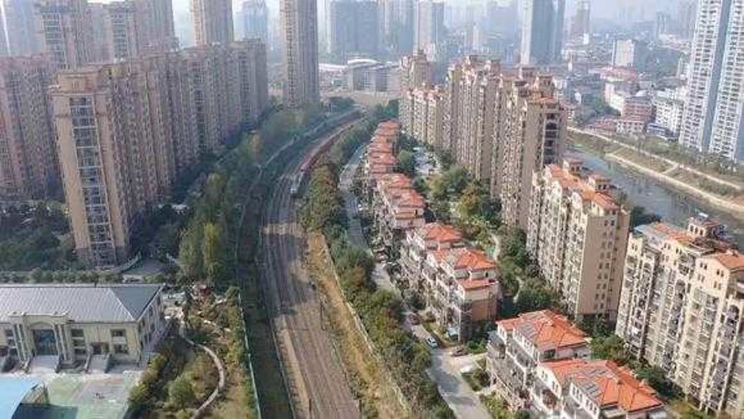 航拍怀化宏宇新城、体育中心等,十多年前这边都是山地……