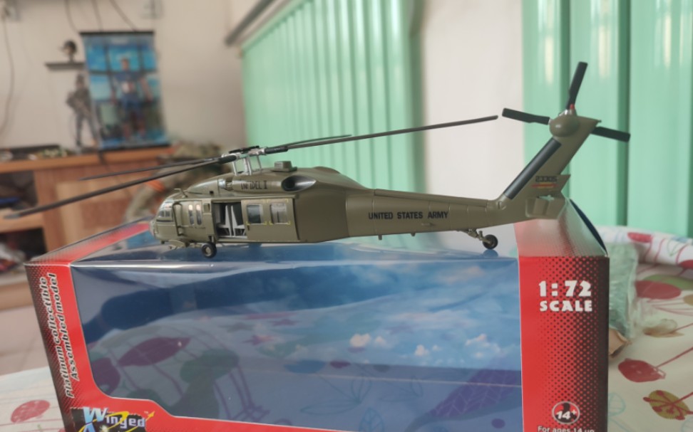 小号手黑鹰直升机成品模型开箱