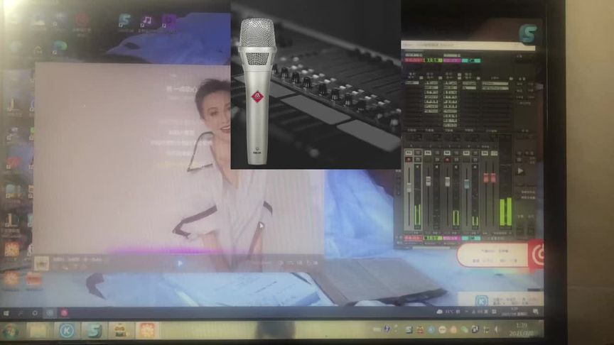 #声卡调试 #声卡设备 哈哈,美女刚给她拿这个嫌弃它