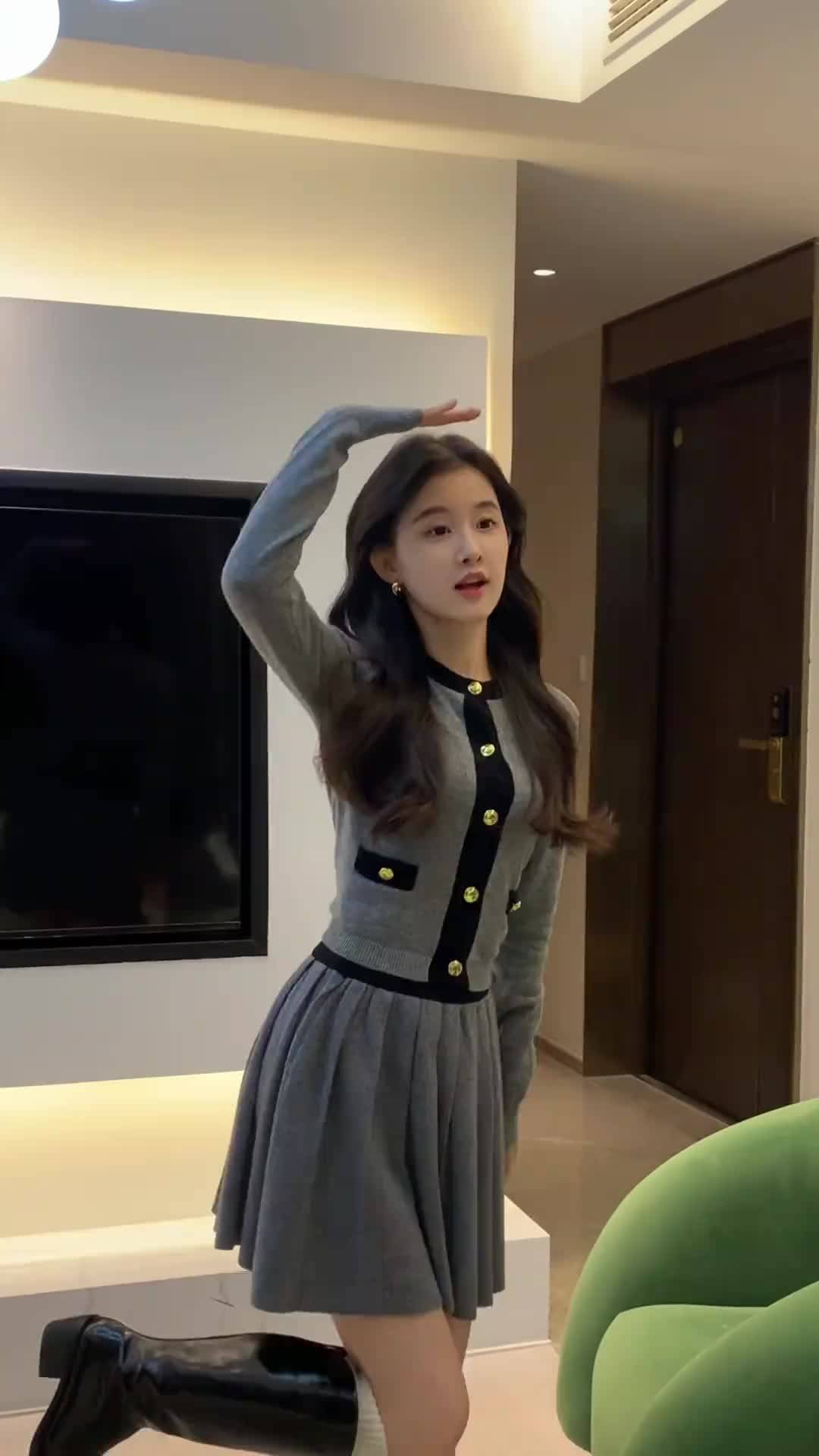 第一次自己卷头发 纪念一下#lovelee手势舞