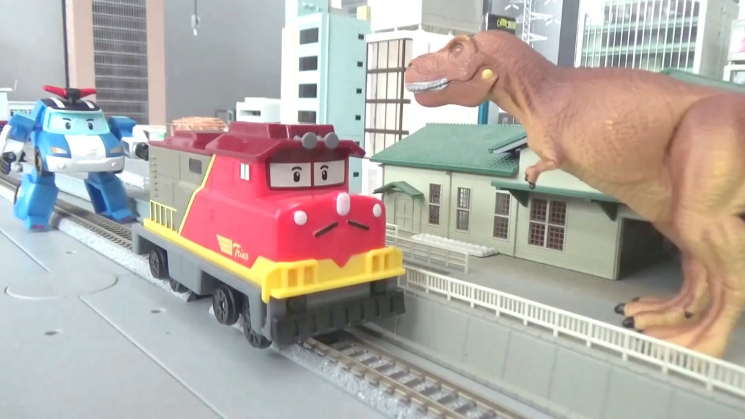 变形警车珀利警长,阻止恐龙袭击火车!玩具