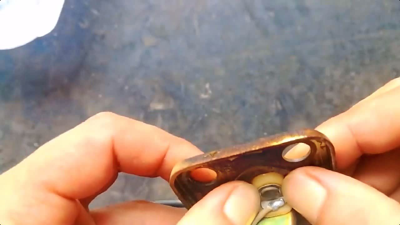 摩托车油位传感器漏油的维修过程