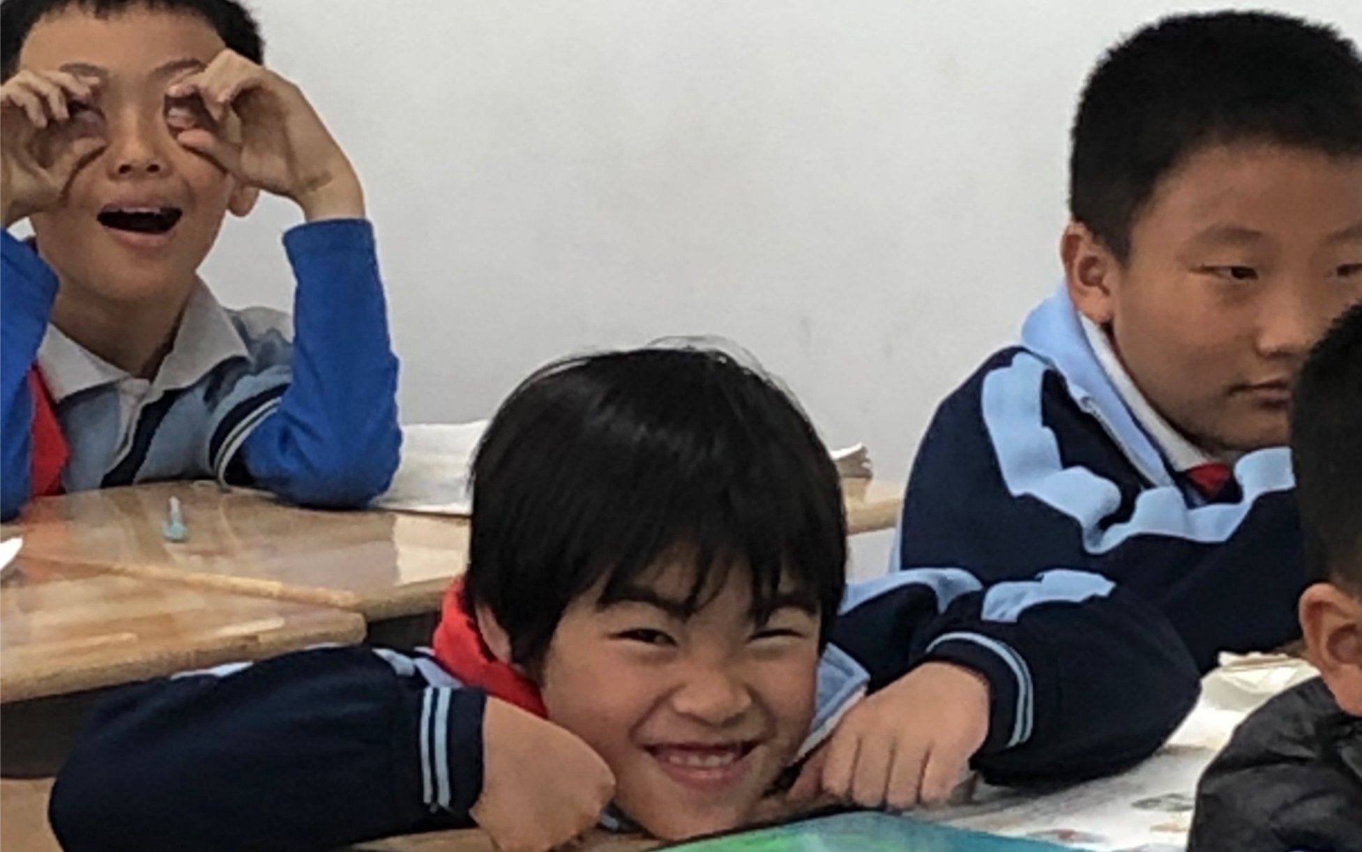 【小学语文老师】 —下午给他们看电视+处理小屁孩们的打架事件