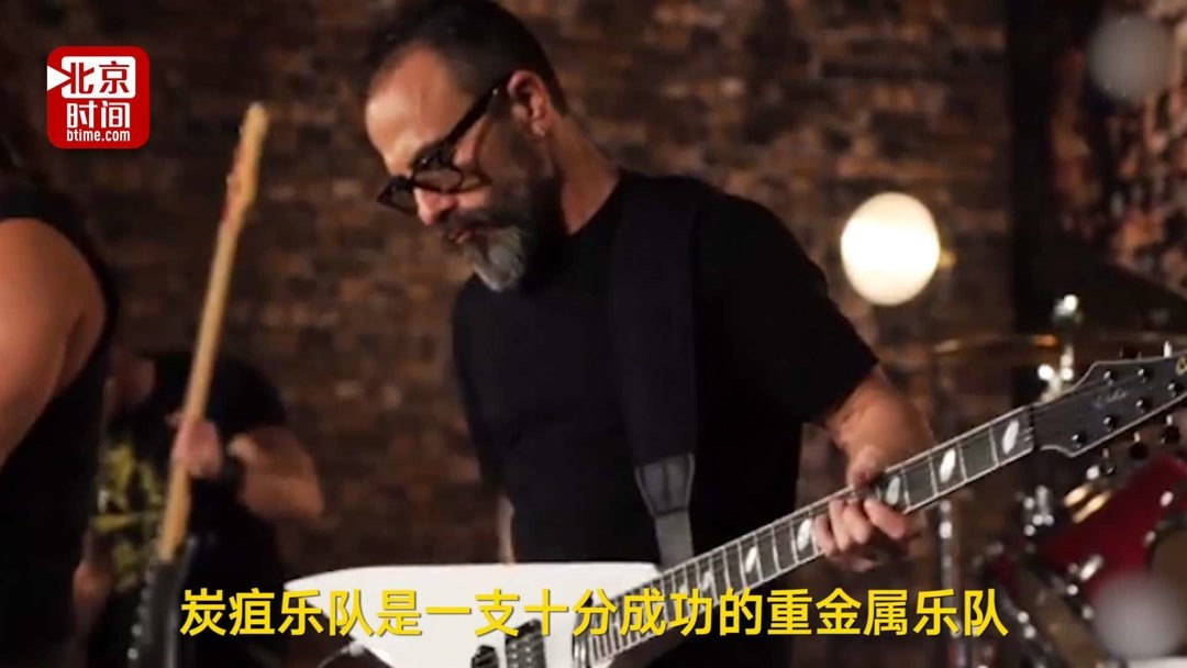 岁月静好 初心不变 朋克乐手变身钟表匠人