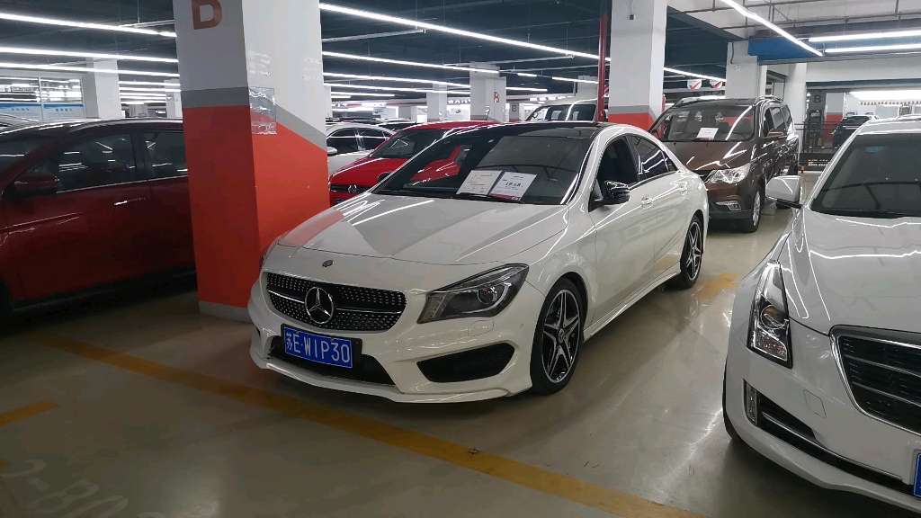 看看14年奔驰CLA260四驱版.无框车门,换挡拨片.运动座椅.