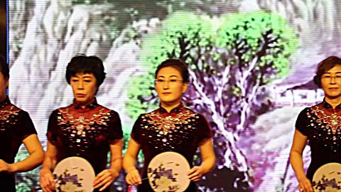 旗袍秀表演《梦入桃花源》 熊岳康韵旗袍秀表演队