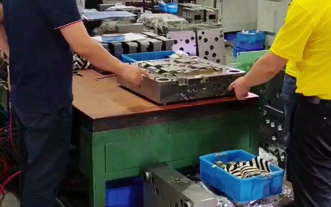 人生不过三万天,努力每一天,我相信坚持就是胜利,需要注塑模具,欢迎来...