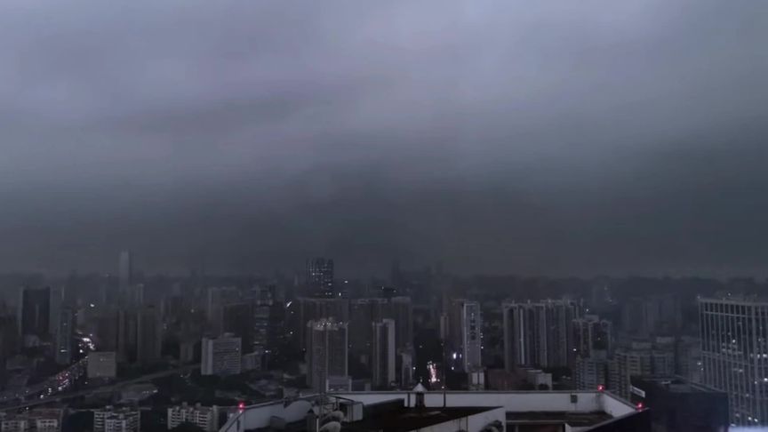 广州突下冰雹,白昼如夜