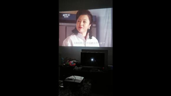 宏基投影仪直投墙壁上的效果!有要的朋友Q我