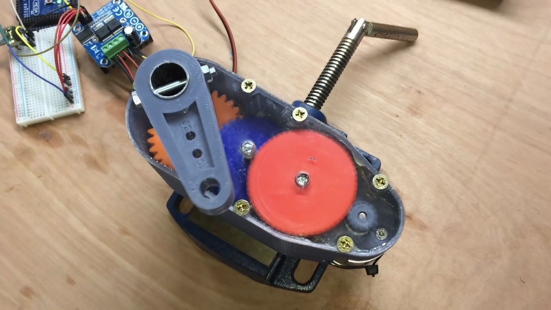 小伙在家用3D打印机研发起重机性能,重大突破!