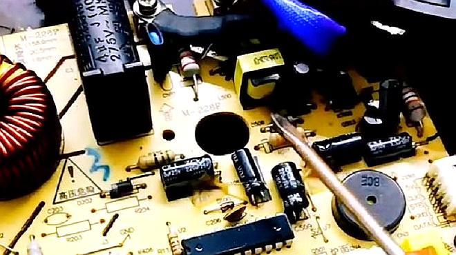 老师傅讲解:电磁炉蜂鸣器长鸣故障维修!