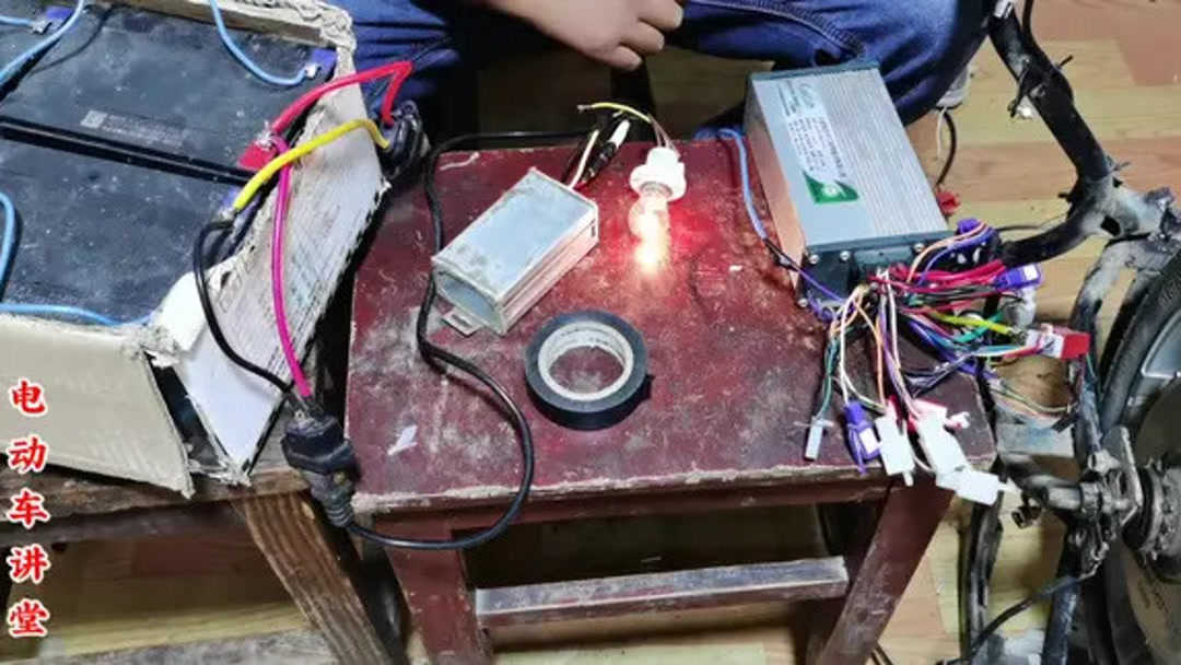 电动车刹车断电和刹车灯,是如何同时实现的,师傅拆解演示!