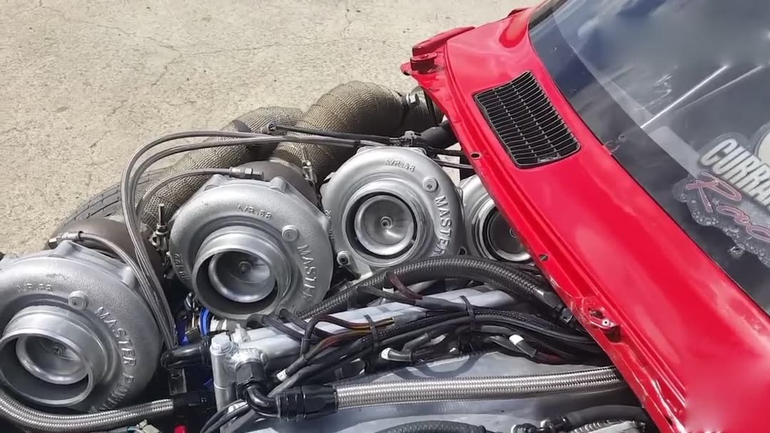 装有4个涡轮增压器的汽车启动后,声音真震撼