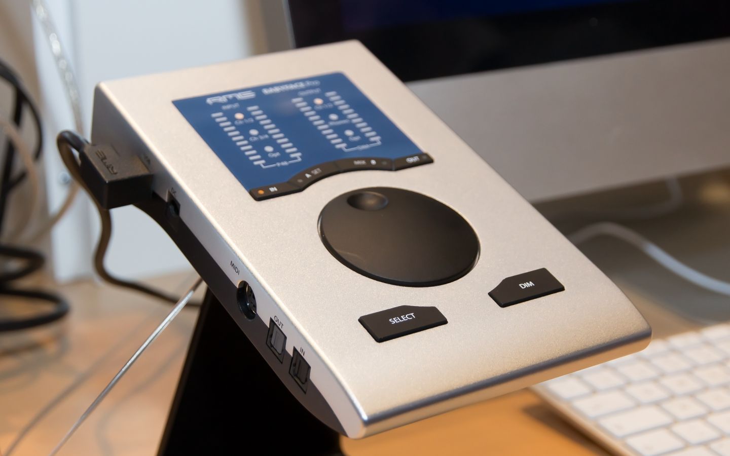 编曲专用的音频接口 功能如此完美 这才叫专业级独立声卡