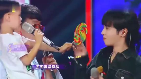 华晨宇与观众合唱《我管你》,观众太奇葩,儿子都不要了!太逗了