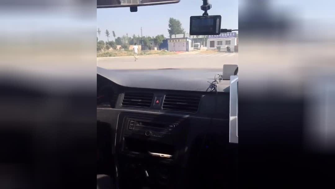 科目三路口左转弯技巧,教练车内视角讲解技巧,多看多学就能过!