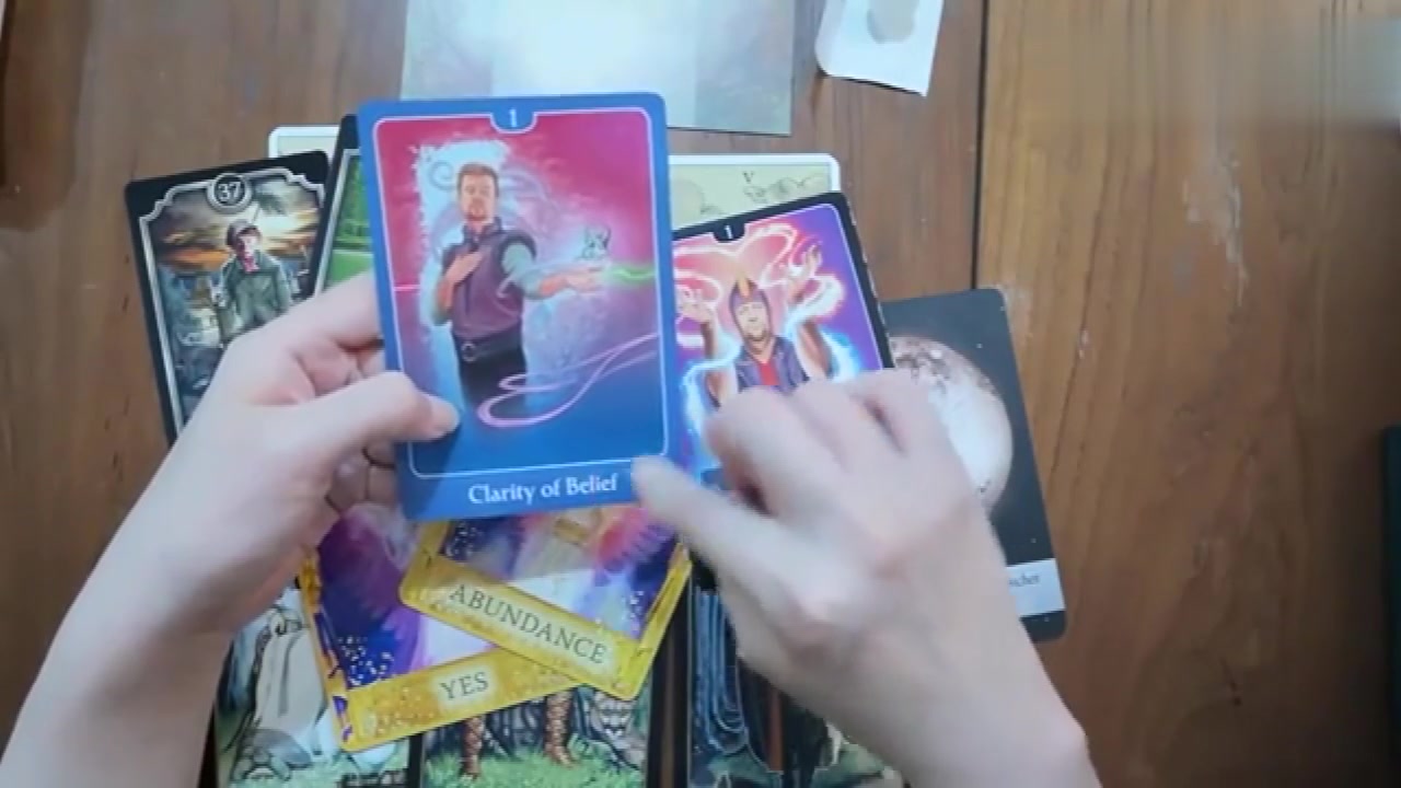 塔罗占卜他喜欢我吗:塔罗给你的恋爱信息?占卜测试