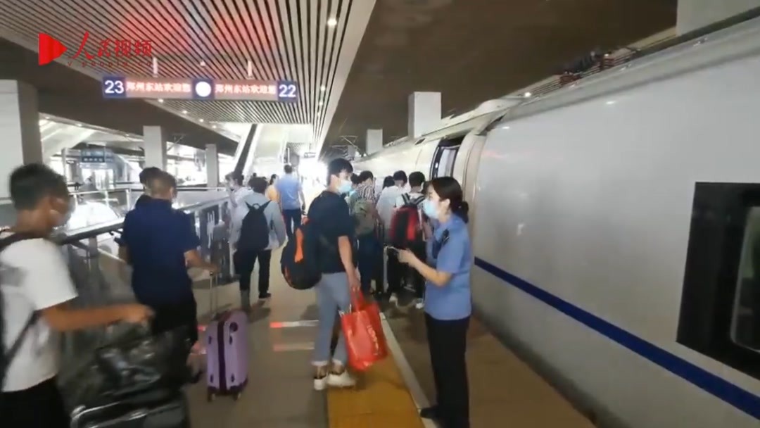 郑州东站开通两趟专列 运送滞留旅客前往商丘、徐州等方向换成