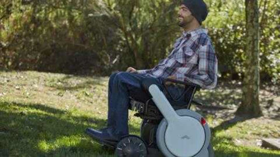 国外推出智能电动轮椅,翻山越岭如履平地,能带你去任何地方!