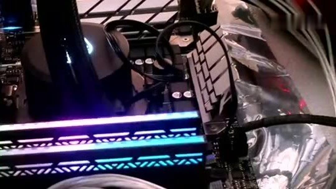 科赋CRAS II炎龙RGB内存与华硕主板灯效同步测试