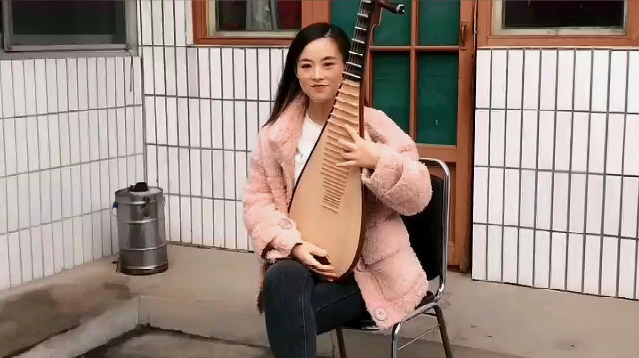 琵琶:美女弹奏《挡不住的思念》,旋律美妙,听了一遍又一遍!