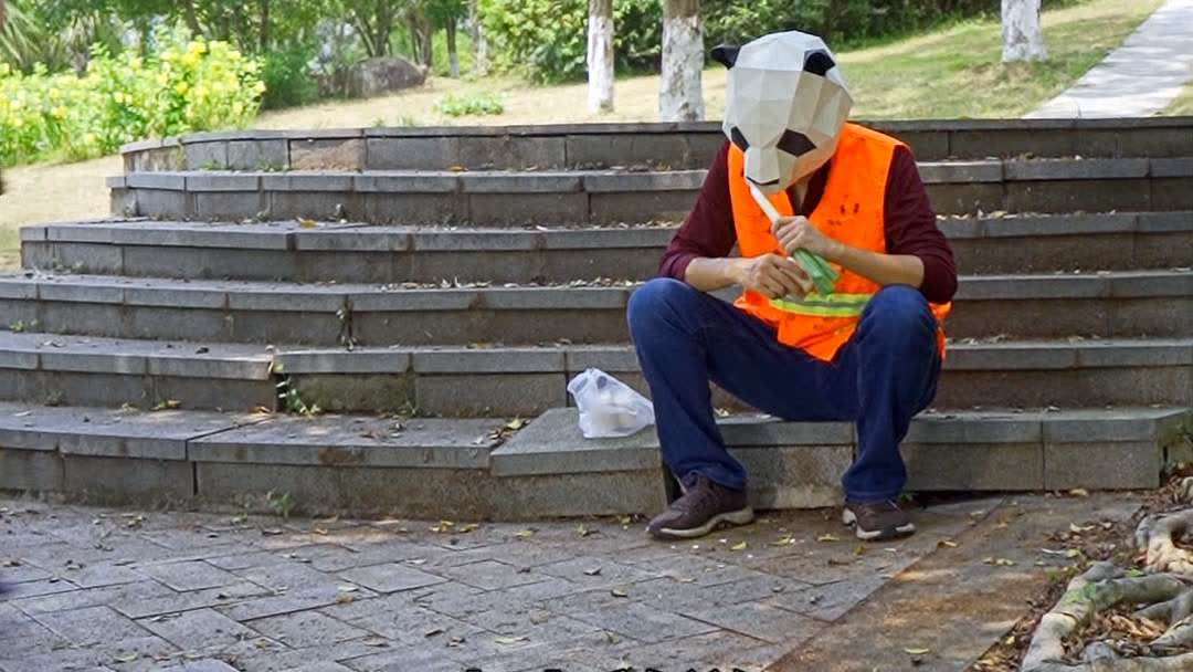 有时候眼睛看到的并不一定是真的,凡事都要学会透过现象看本质。