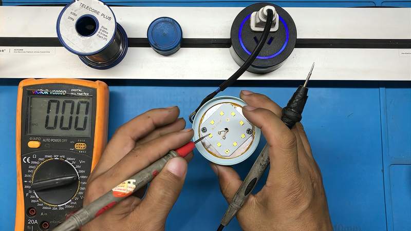 家用LED灯泡不亮了,千万别丢,简单处理一下适用所有LED灯