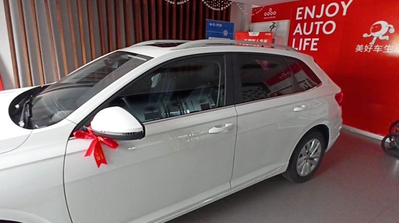 朋友花了11w多买了一台朗逸舒适两厢版,她说很值