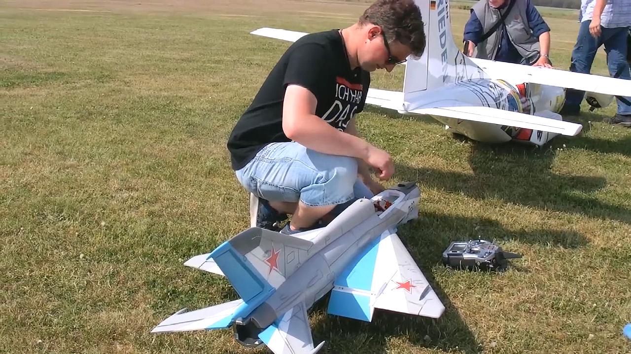 RC飞机模型,空中飞行展示,画面挺真实