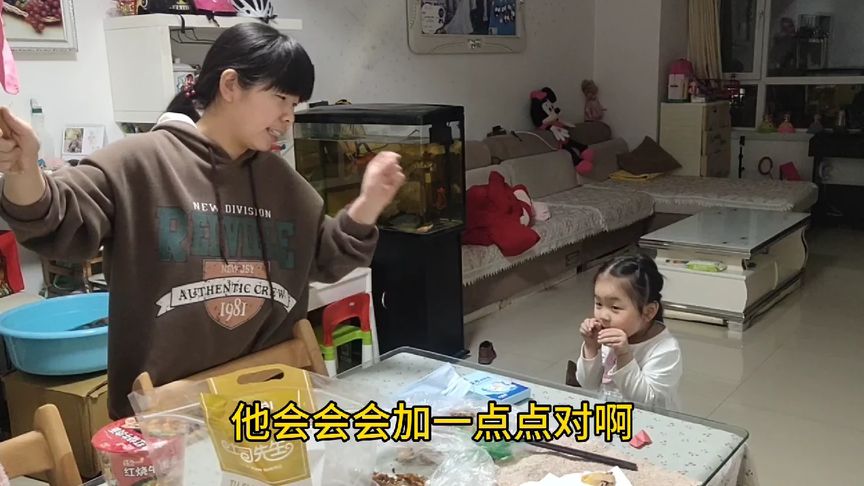 下班后回家媳妇教孩子认识钟表?我都上小学了才认识,好尴尬!