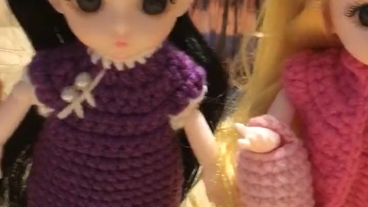 芭比娃娃衣服系列。最入眼的是紫色旗袍连衣裙