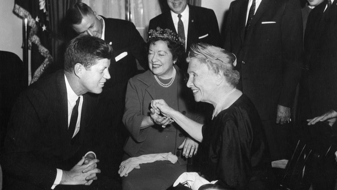 【Pathé百代新闻片】美国总统肯尼迪会见海伦·凯勒(1961)