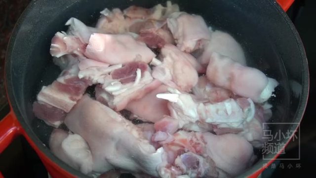 话梅猪手,广东一道酸甜开胃的特色家常菜,做法简单肉香味美