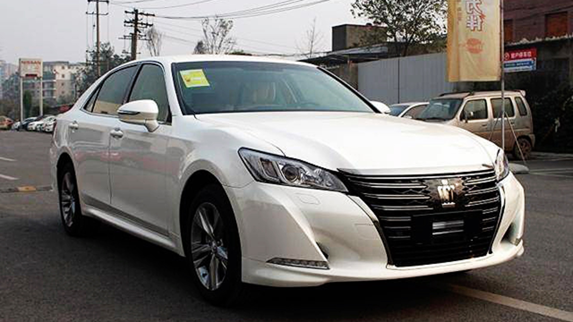 一汽丰田皇冠陆放主打的就是7座大空间家用SUV,整体空间布局十分...