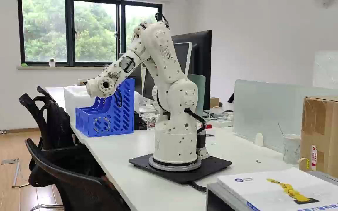 实验室里调的601机械臂运动视频