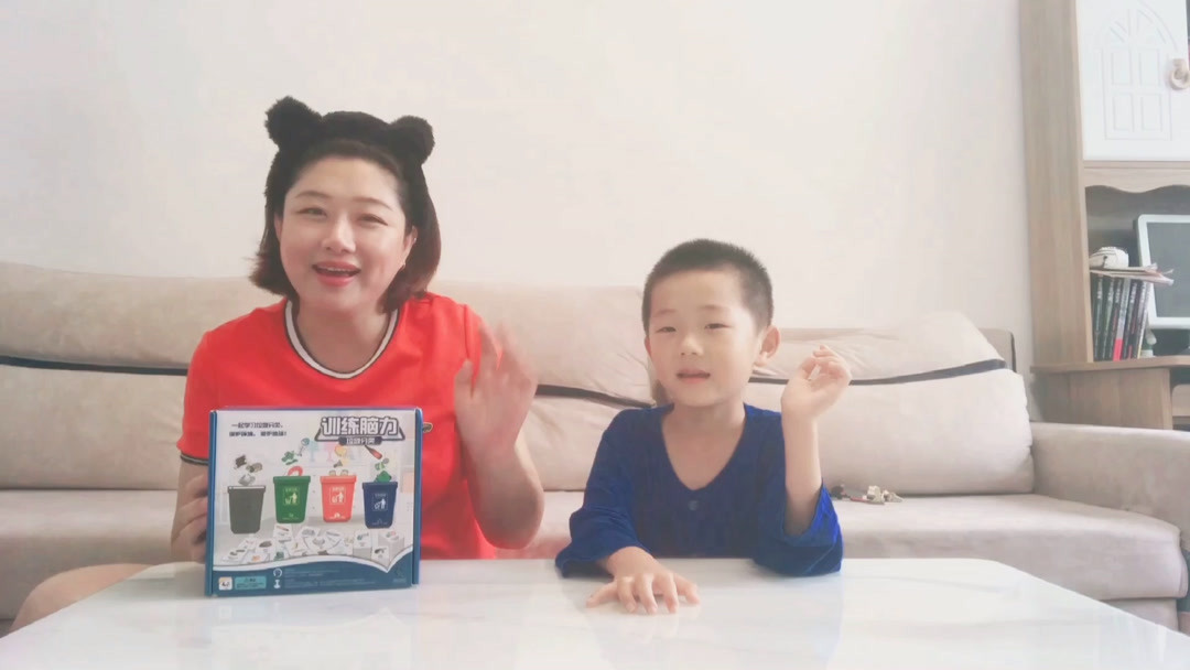 亲子活动儿童玩具垃圾分类游戏和儿子一起学习垃圾分类