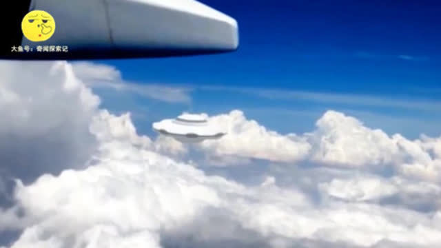 男子在飞机上拍到窗外的不明飞行物,这是我见过最清晰的UFO画面了