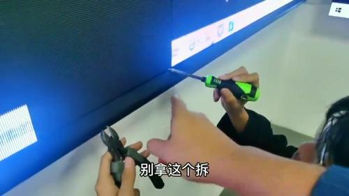维修led全彩大屏幕和走字屏的时候,要用专业的工具