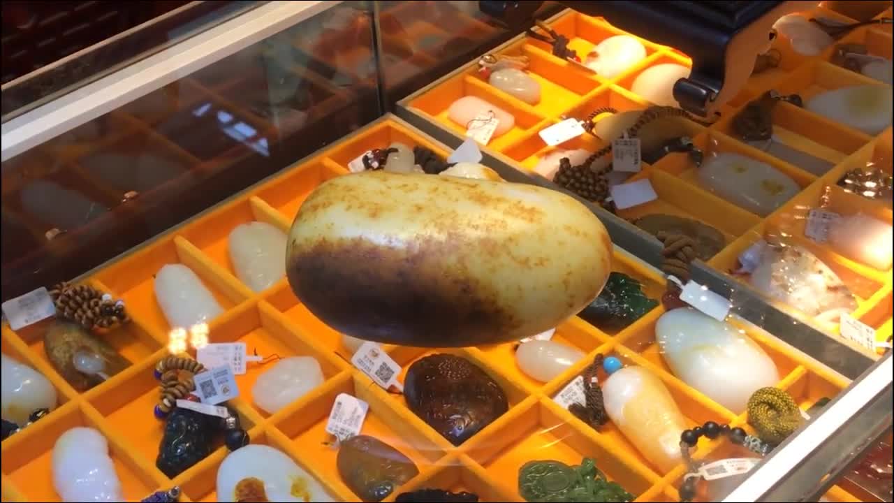 冰种满色翡翠原石,一刀切出七条手镯完美!