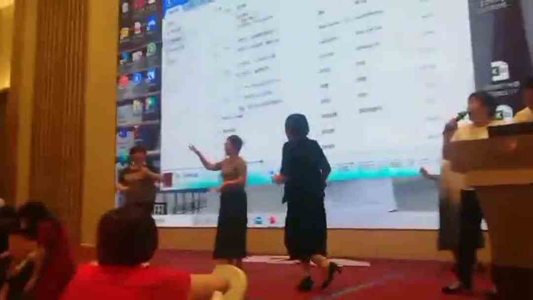 各位部领导主管都喝嗨了