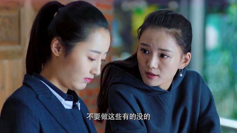 前台上班不务正业,还嫌弃公司,怎料被领导抓住