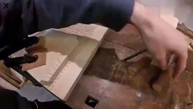 不愧是职业木工高手,不借助机械,纯手工制作,值得我们学习!