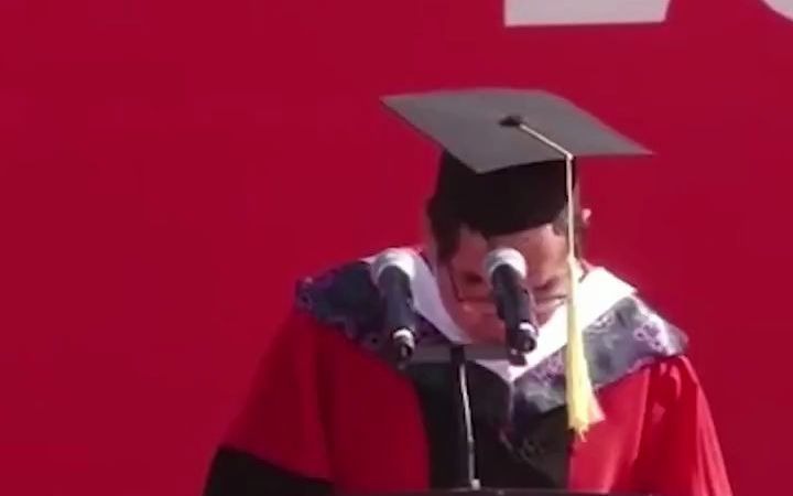 大学教授毕业演讲金句燃爆全场,向即将踏入社会的学子传达人生真理!