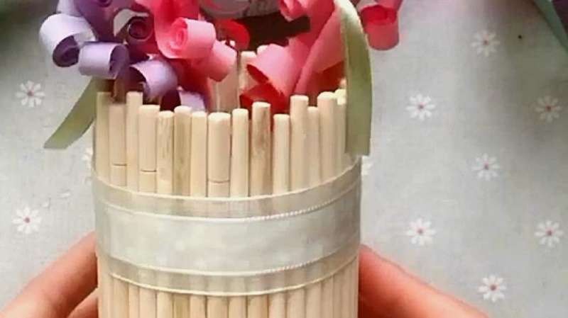 家里多余的一次性筷子不要扔,简单几下DIY出漂亮的盆栽瓶!