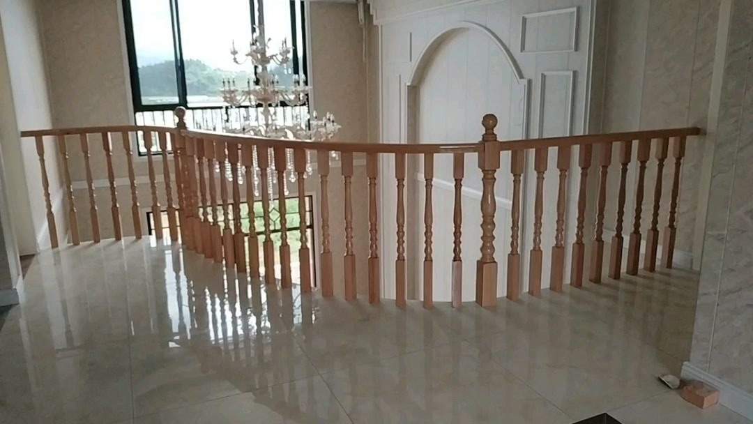 农村自建房二楼弧形设计,比普通的楼梯成本贵3倍
