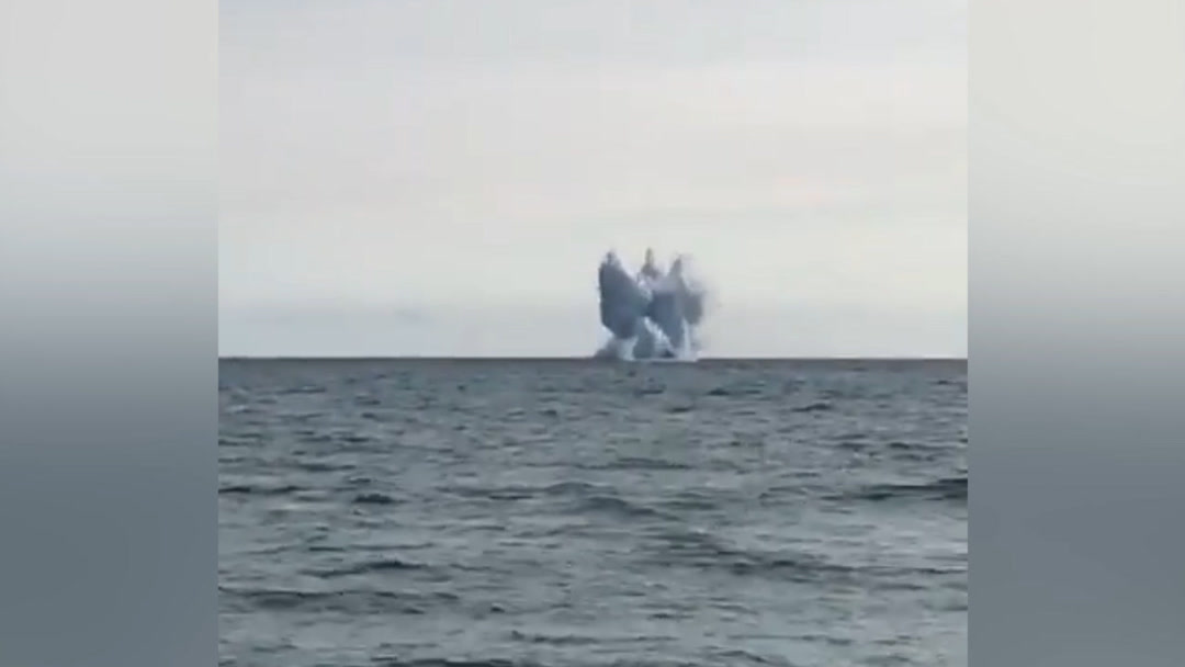 现场:意大利飞行表演战斗机坠海 飞行员遇难