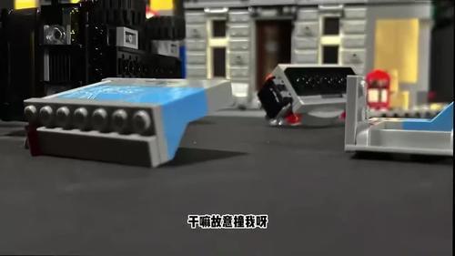 少儿动画:大黄蜂经过一番激战摆脱困境,不料又被威震天偷袭