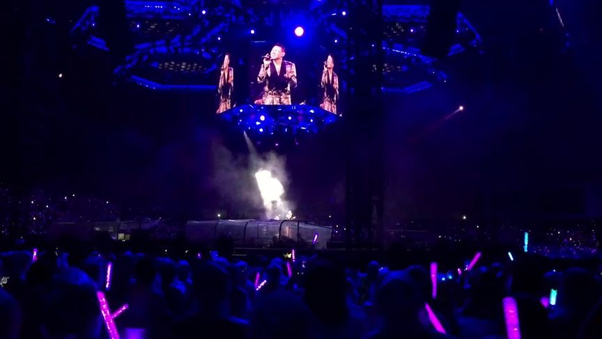 张学友2017巡回演唱会成都站0922《我是真的受伤了》,观众视角!