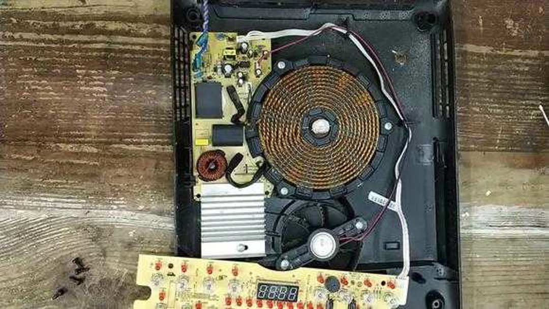 专业师傅分享,美的电磁炉通病维修,原来就是这个小零件坏了